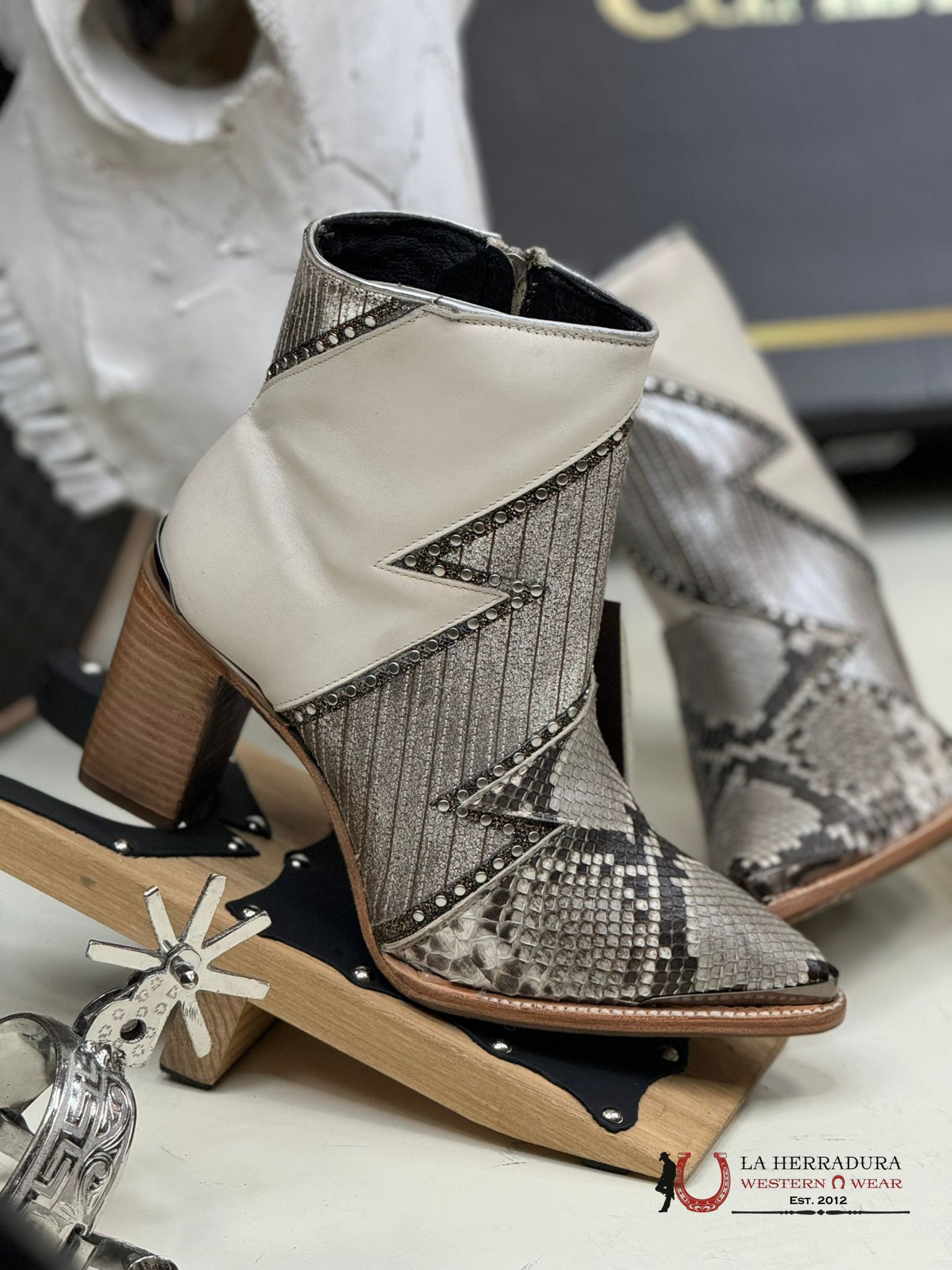 WOMEN CUADRA SHORT BOOT PYTHON BELLY GRECAS BEIGE ZIPPER & STUDS POINT