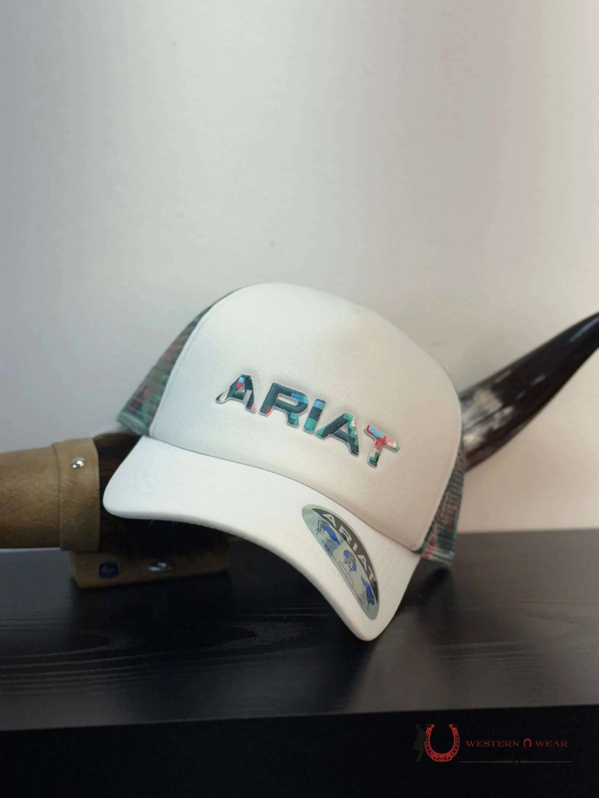 ARIAT CAP WHITE WITH GREEN