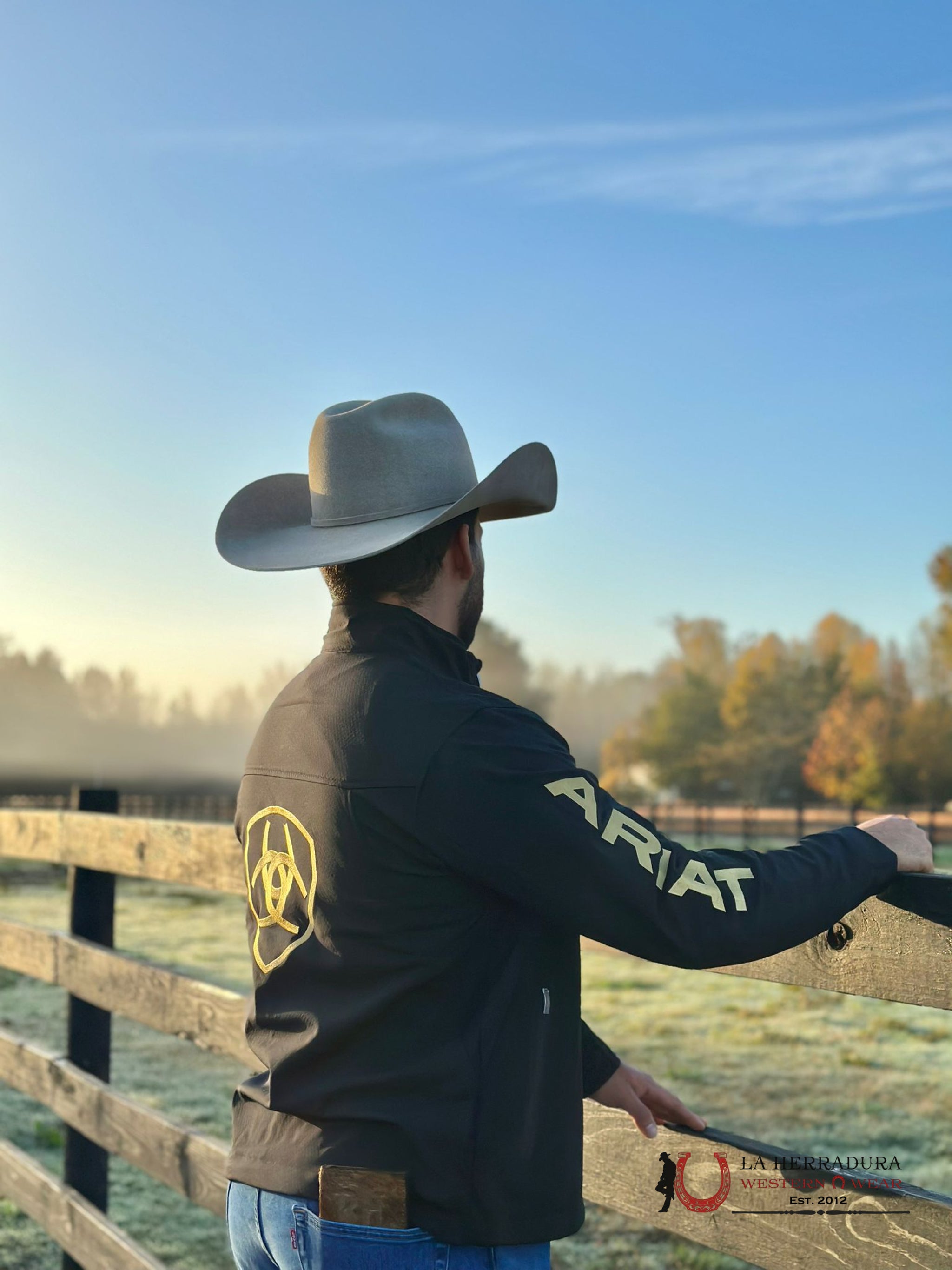 ARIAT JACKET NEW TEAM SOFTSHELL BRAND JKT BLACK/GOLD—3054