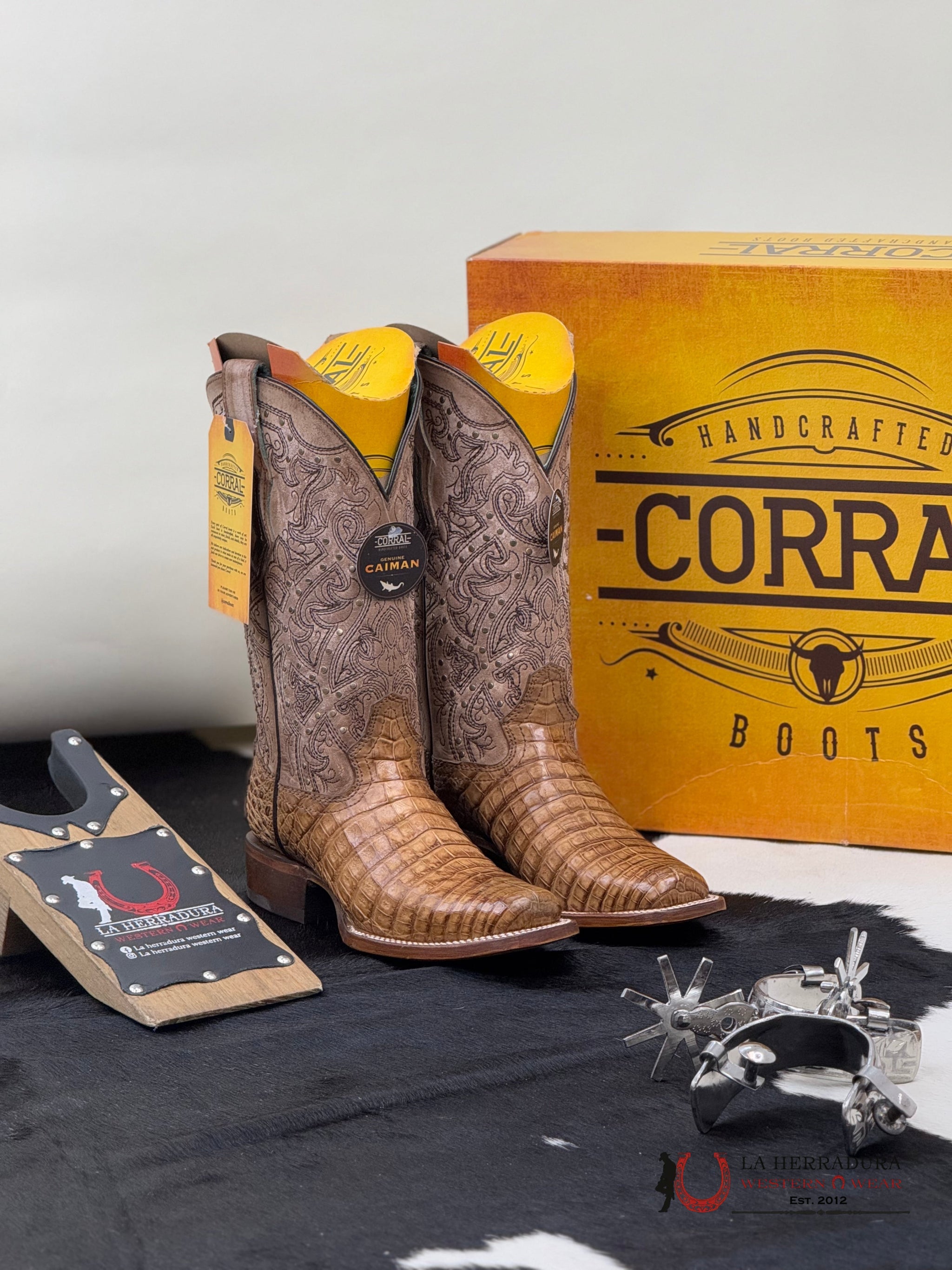 CORRAL HONEY CAIMAN EMBROIDERY & STUDS NARROW SQ. TOE -A4566