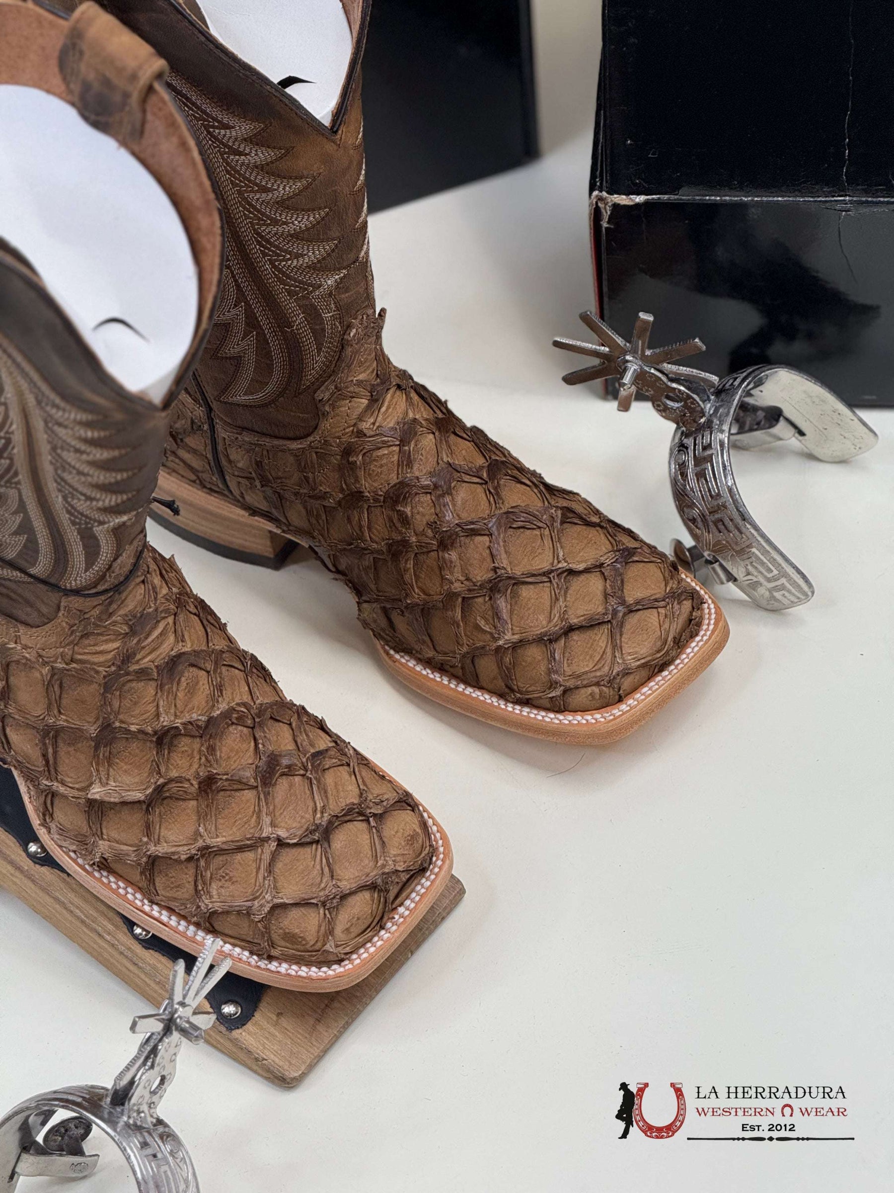 LA HERRADURA EXOTIC FISH BOOT BIGBASS CARAMEL PALASH SQ. TOE