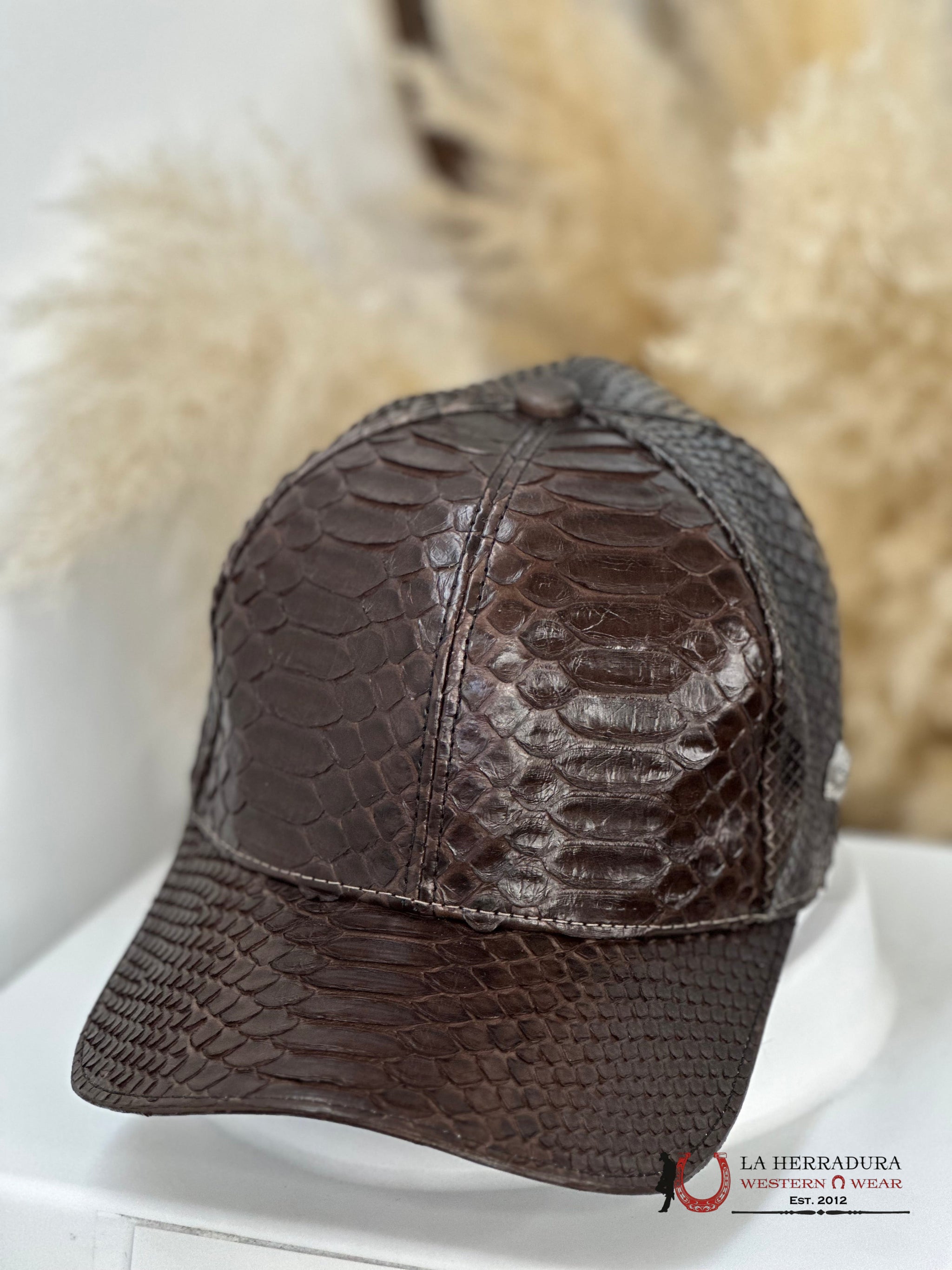 WHITE DIAMONS PYTHON CHOCOLATE CAP